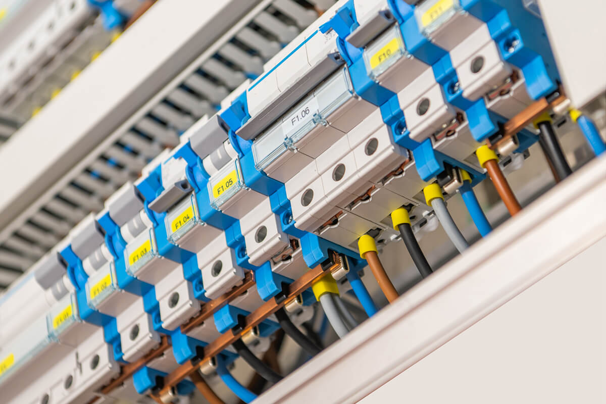 Choosing Power: 1-Phase or 3-Phase Electricity? Find the Best Fit.