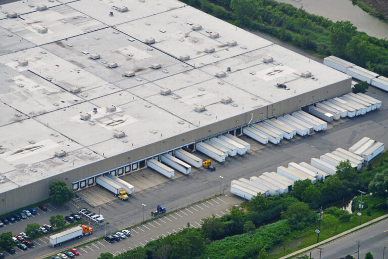 What is a distribution center? A key component of modern logistics.